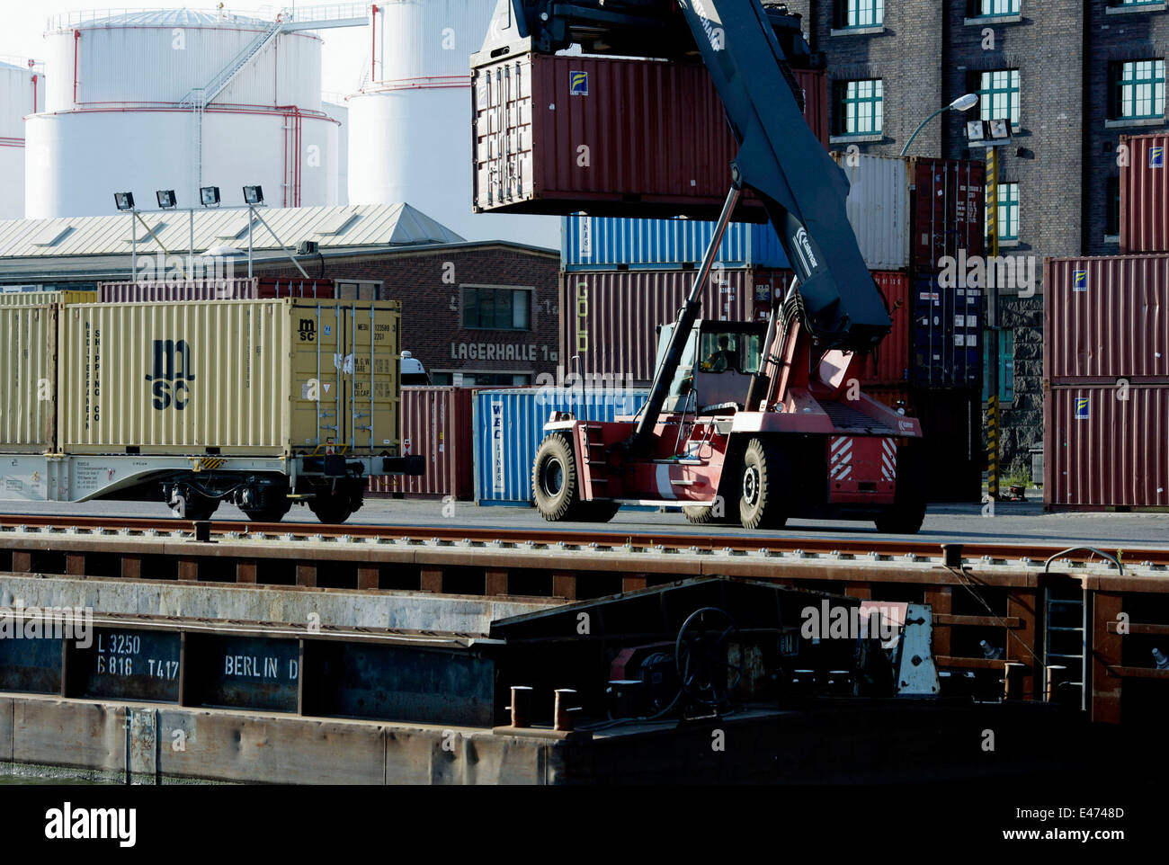 Handling container hi-res stock photography and images - Alamy