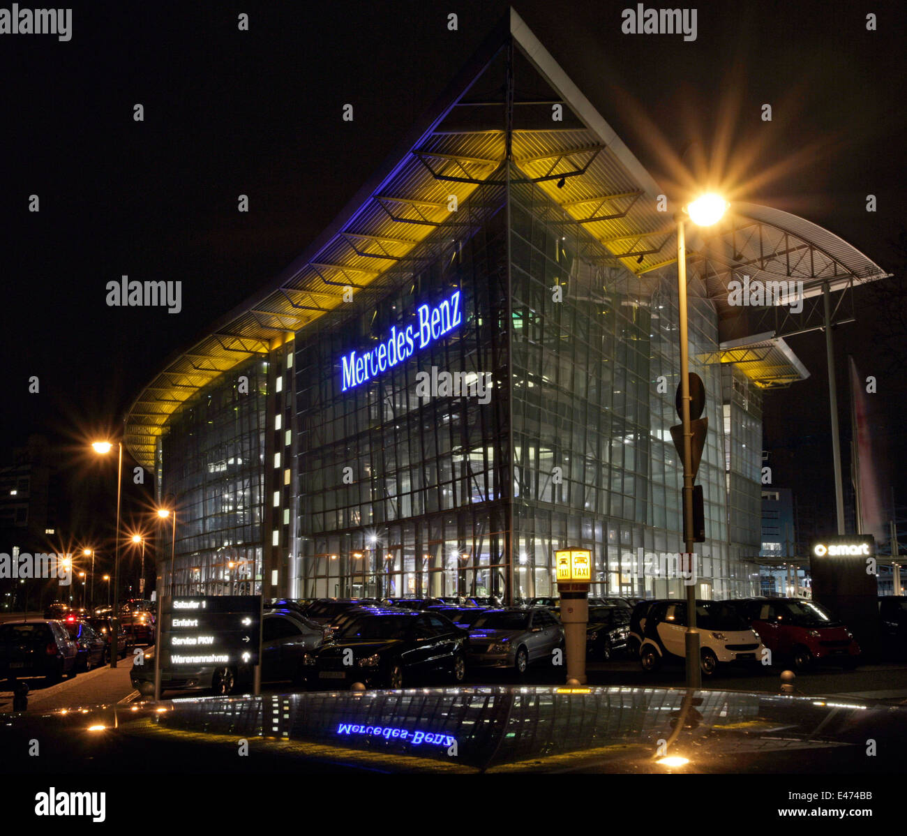 Mercedes dealership exterior hi-res stock photography and images - Alamy
