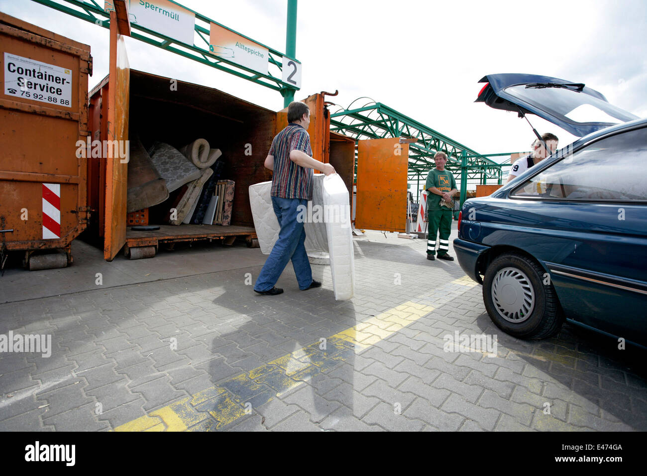 Recycling companies hi-res stock photography and images - Alamy