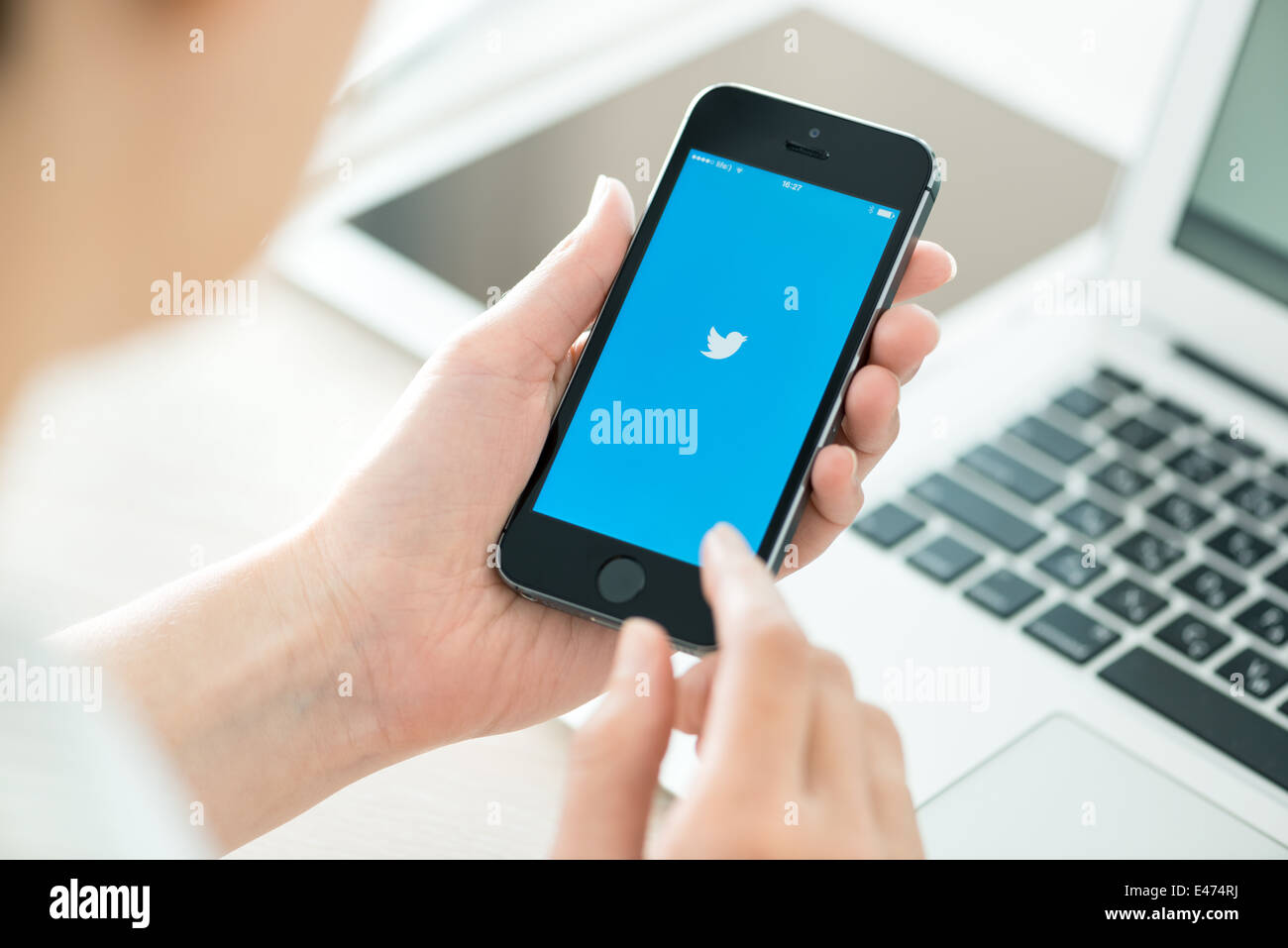Twitter new logo hi-res stock photography and images - Alamy