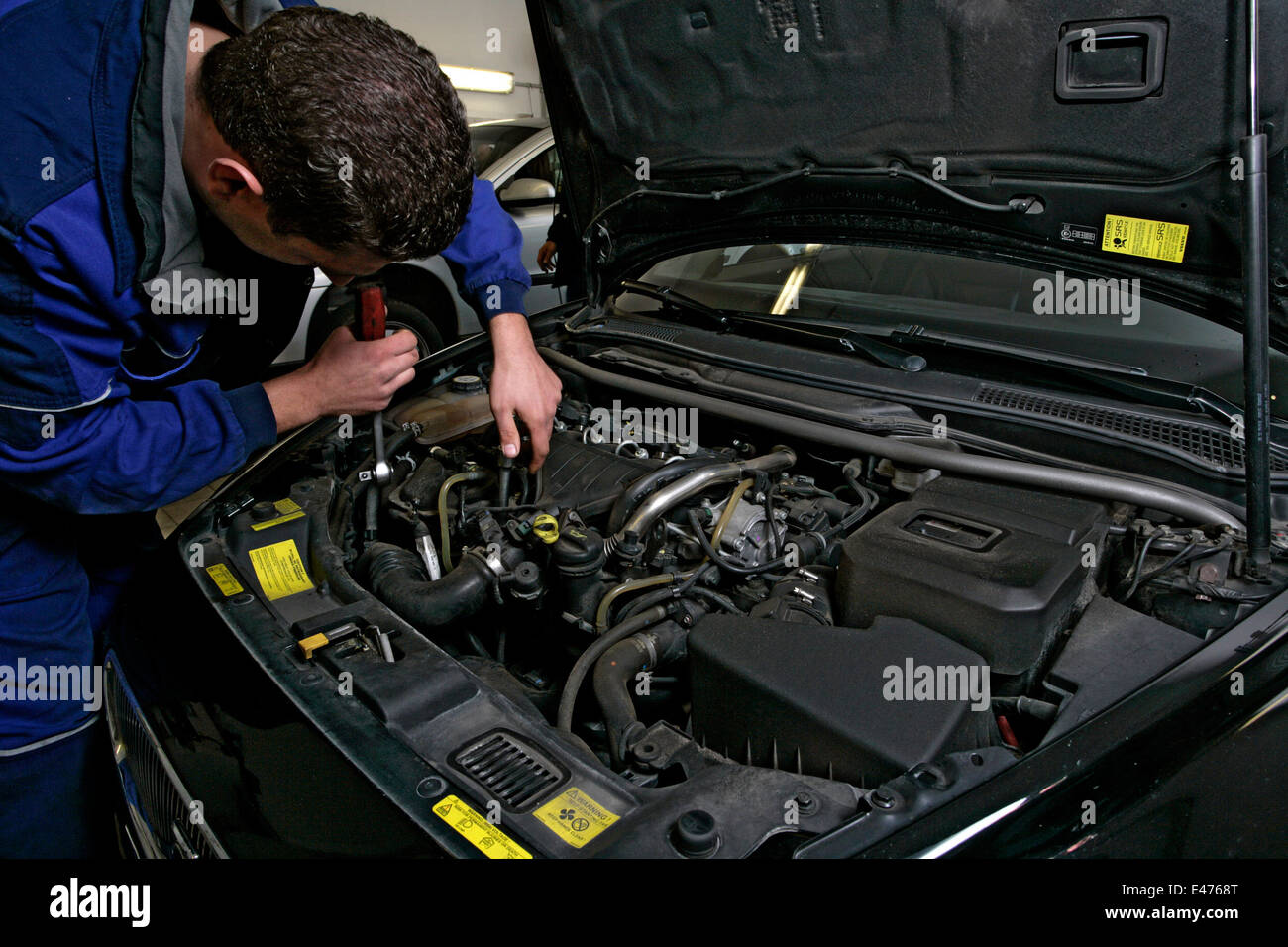 Automotive craft shop hi-res stock photography and images - Alamy