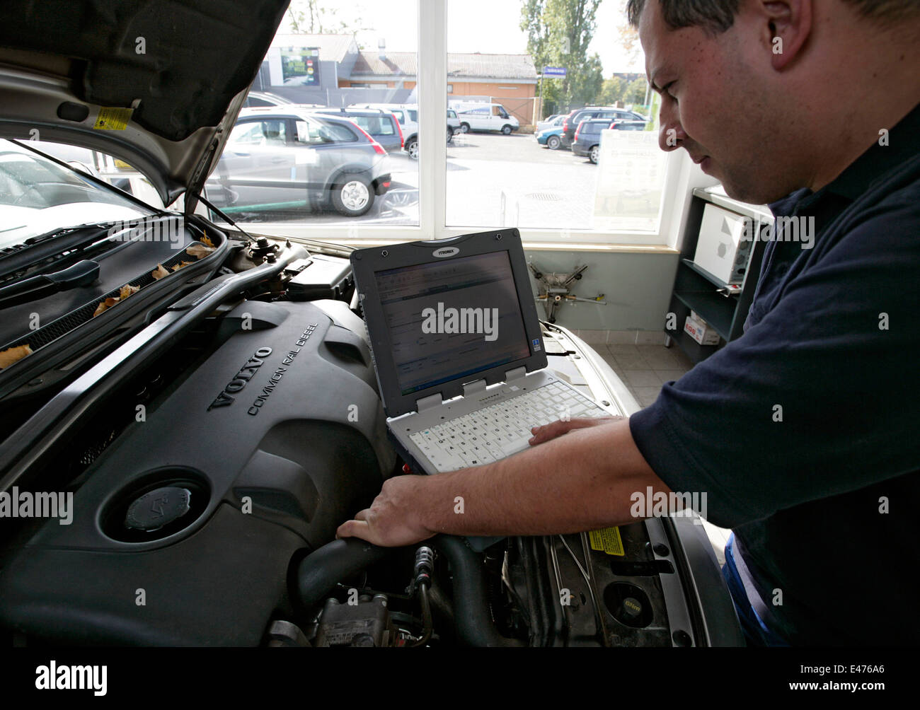 Authorized repair shop hi-res stock photography and images - Alamy