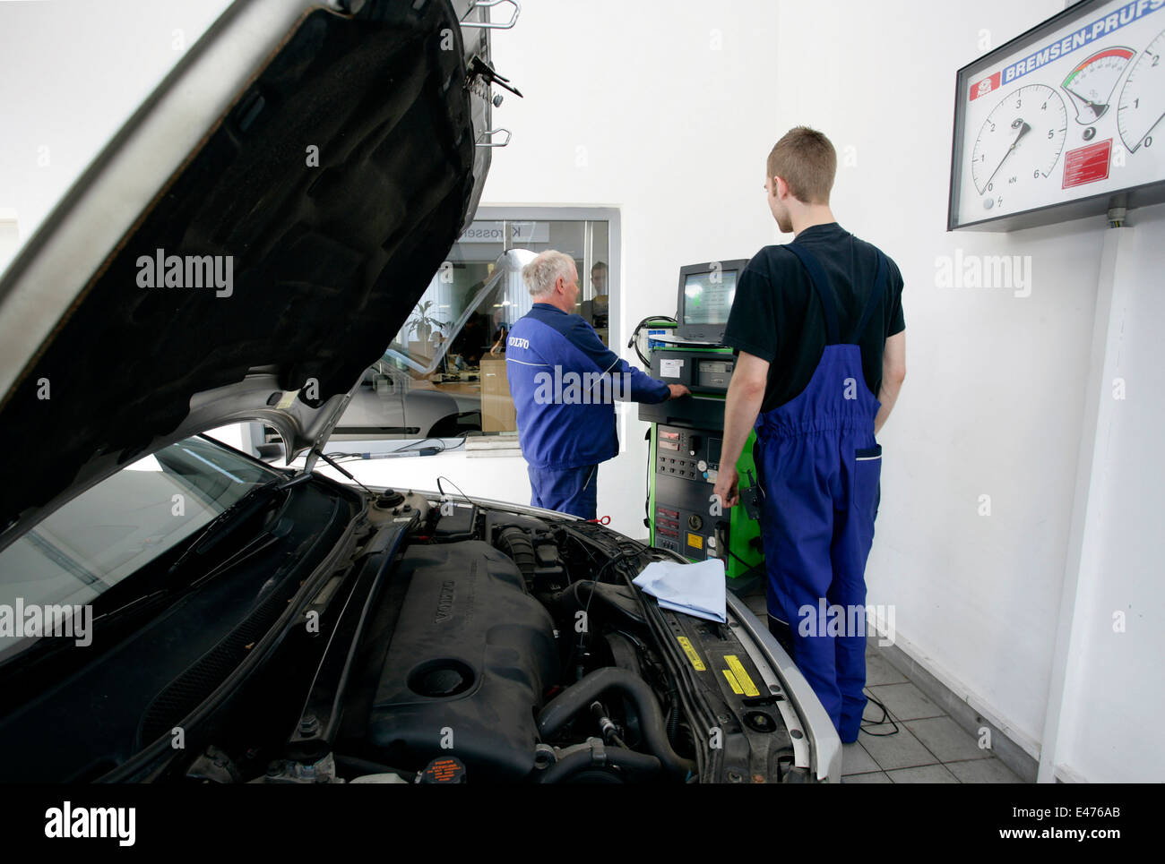 Electronics repair shop germany hi-res stock photography and images - Alamy