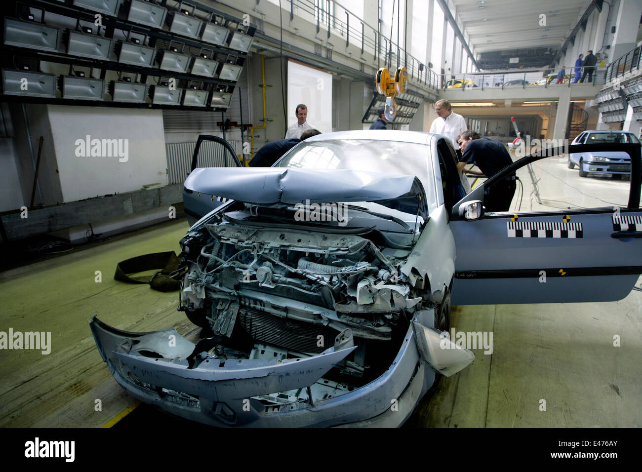 Laboratory crash test hi-res stock photography and images - Alamy