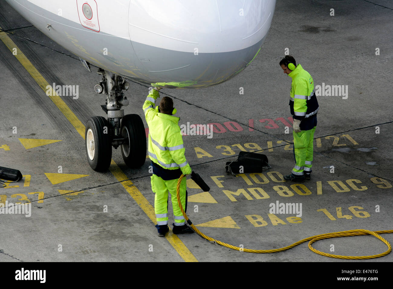 For ground crew hi-res stock photography and images - Alamy