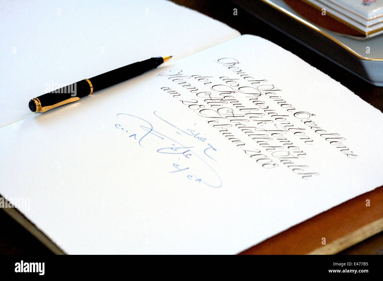 Book signature hi-res stock photography and images - Alamy