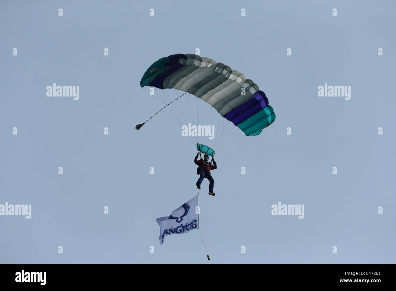 A member of the Ssanyong Parachute team before the Clontarf RFC vs ...