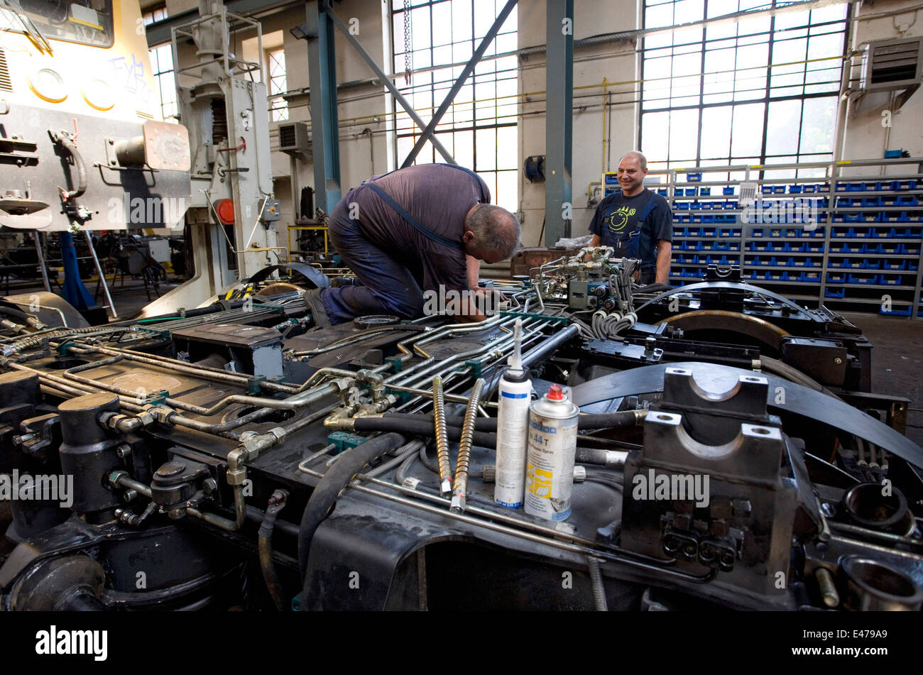Locksmith and car hi-res stock photography and images - Alamy