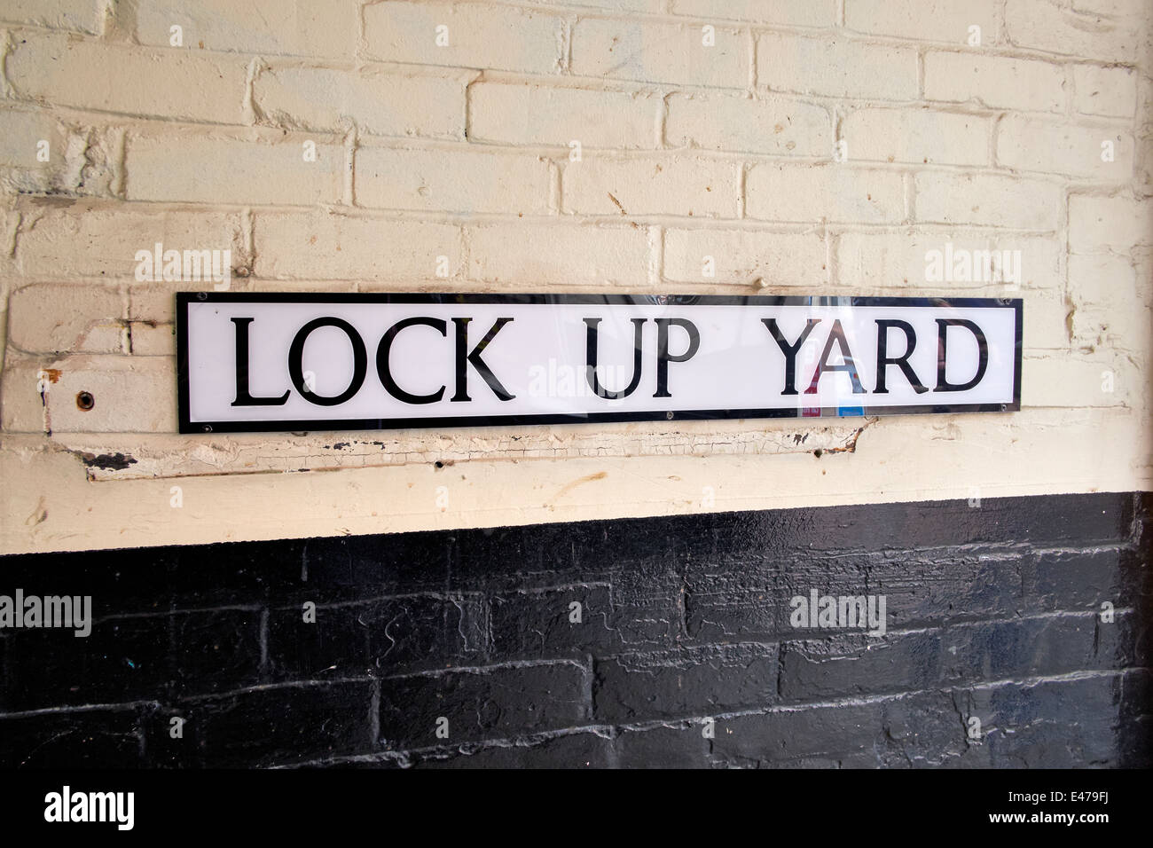 Modern street hi-res stock photography and images - Alamy