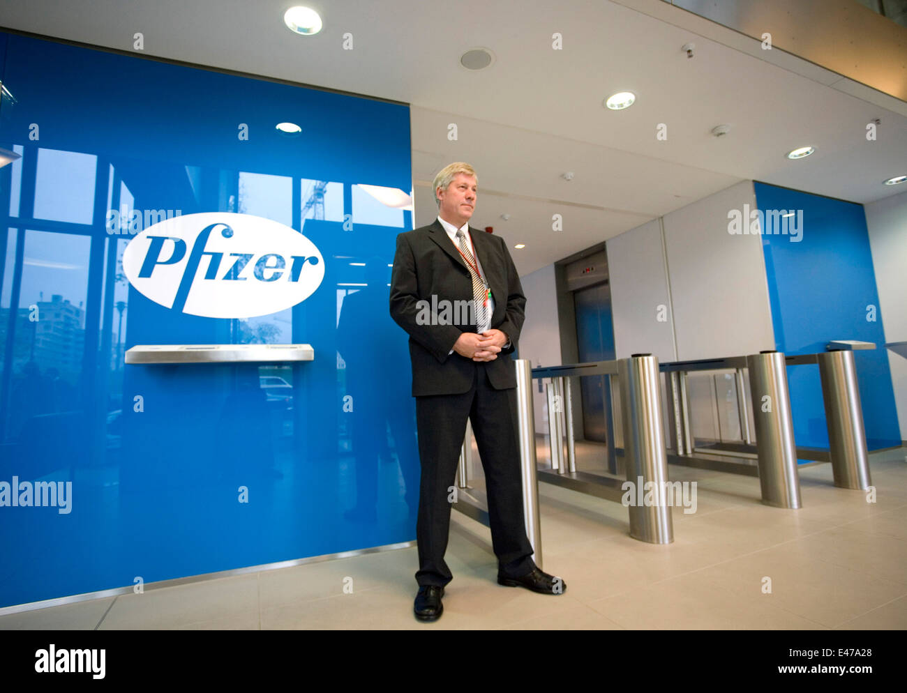 Pfizer building hi-res stock photography and images - Alamy