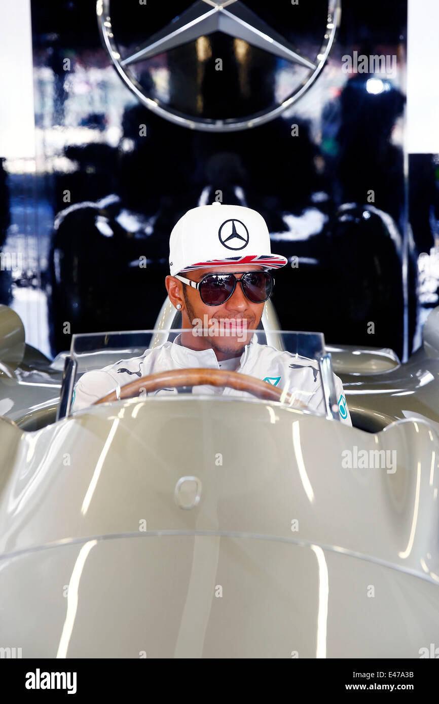 Mercedes lewis hamilton 2014 british grand prix silverstone circuit hi ...