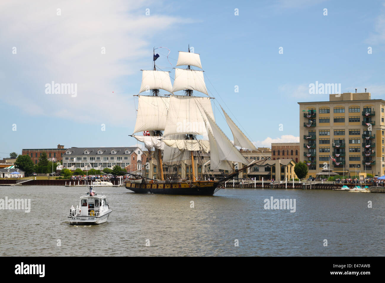 Tall ships sailing sail hi-res stock photography and images - Alamy
