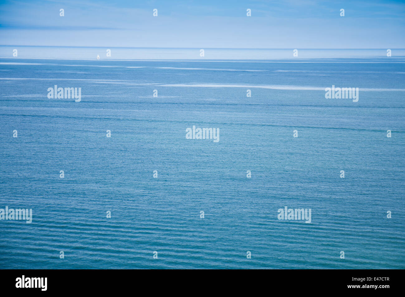 Seascape of the endless big blue ocean Stock Photo - Alamy