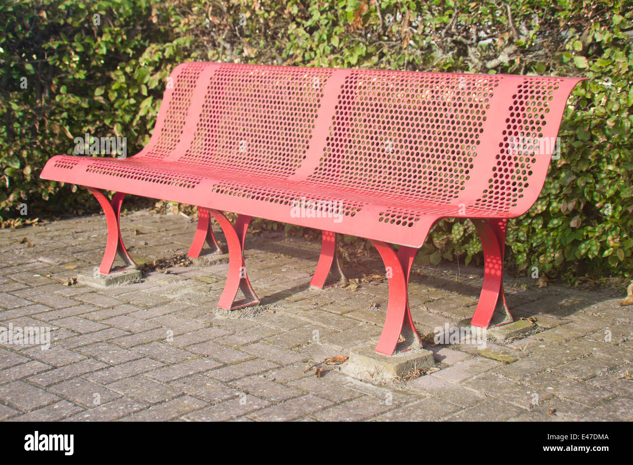 Single metal bench hi-res stock photography and images - Alamy