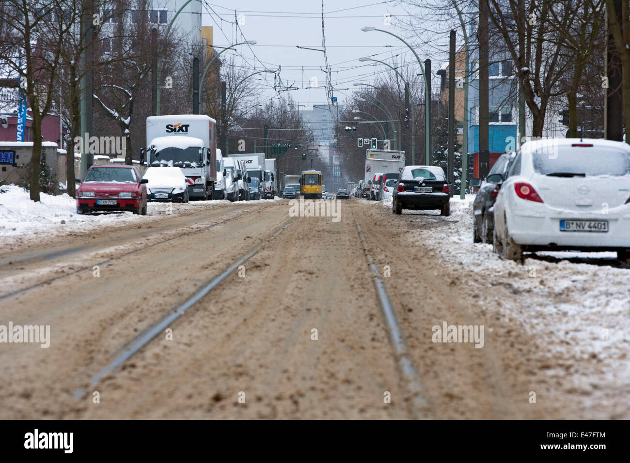 Icy rail tracks hi-res stock photography and images - Alamy