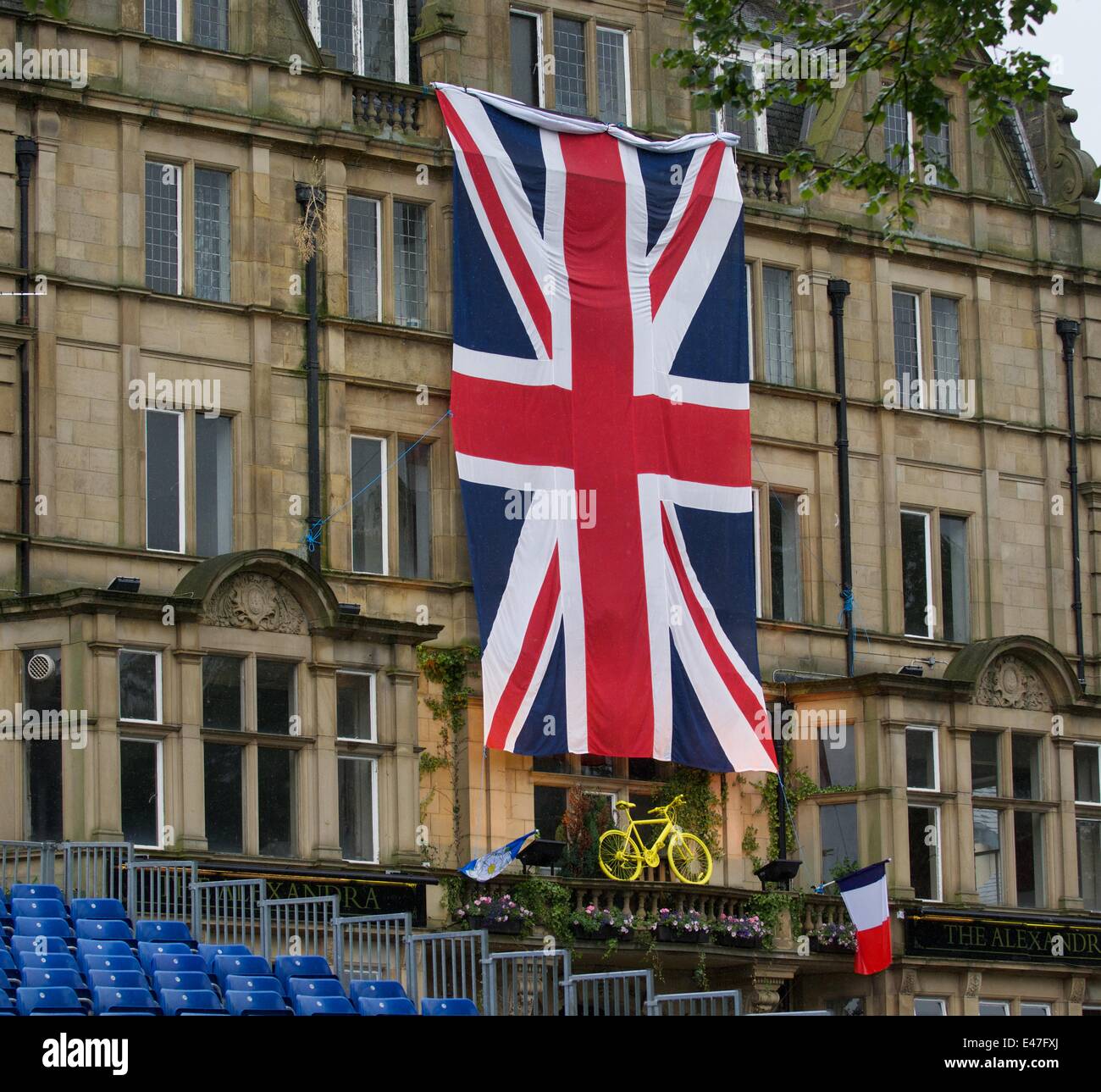 Harrogate, North Yorkshire, UK 4th July 2014 The union flag dwarves the ...