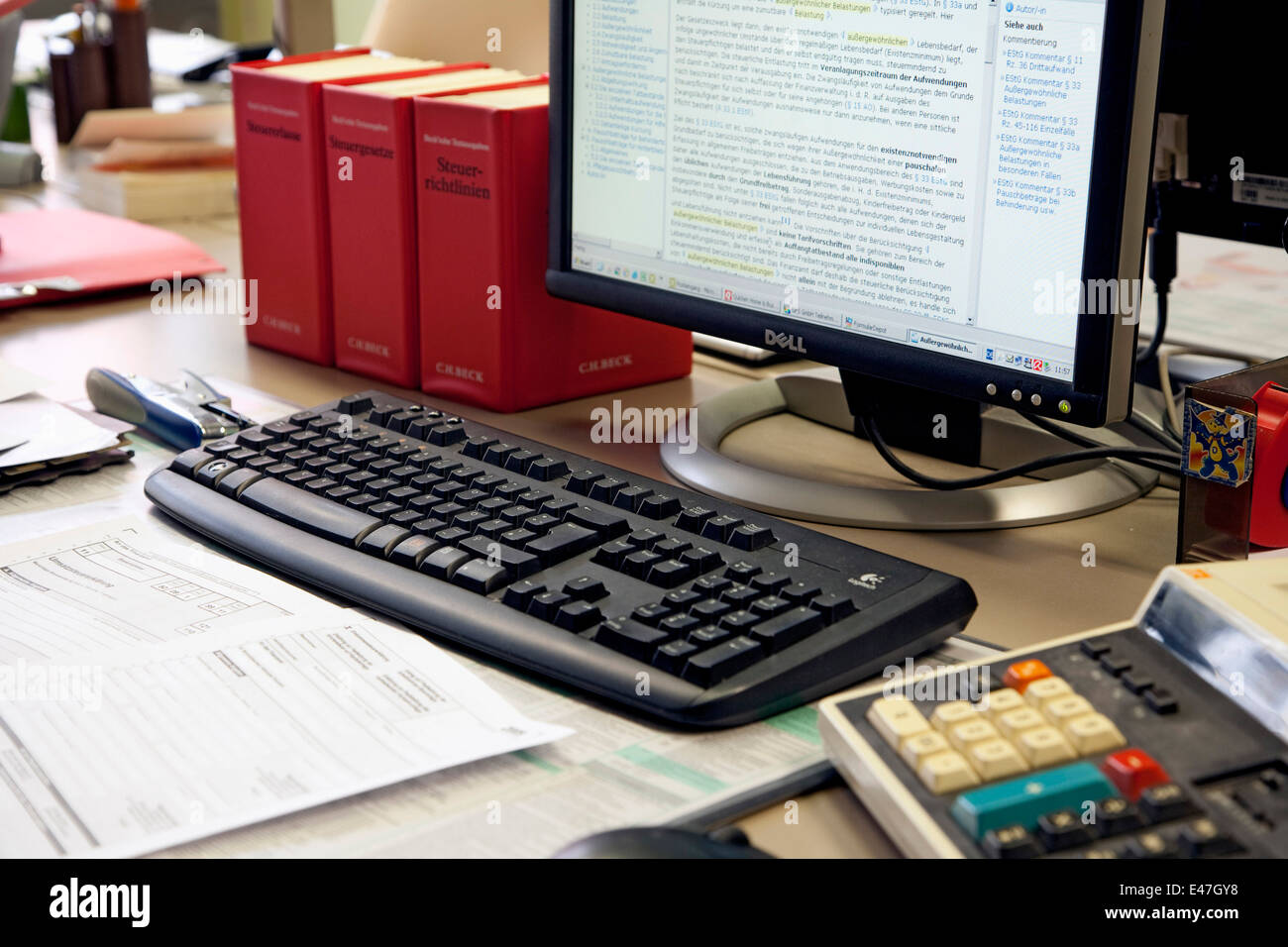 Computer workstation hi-res stock photography and images - Alamy