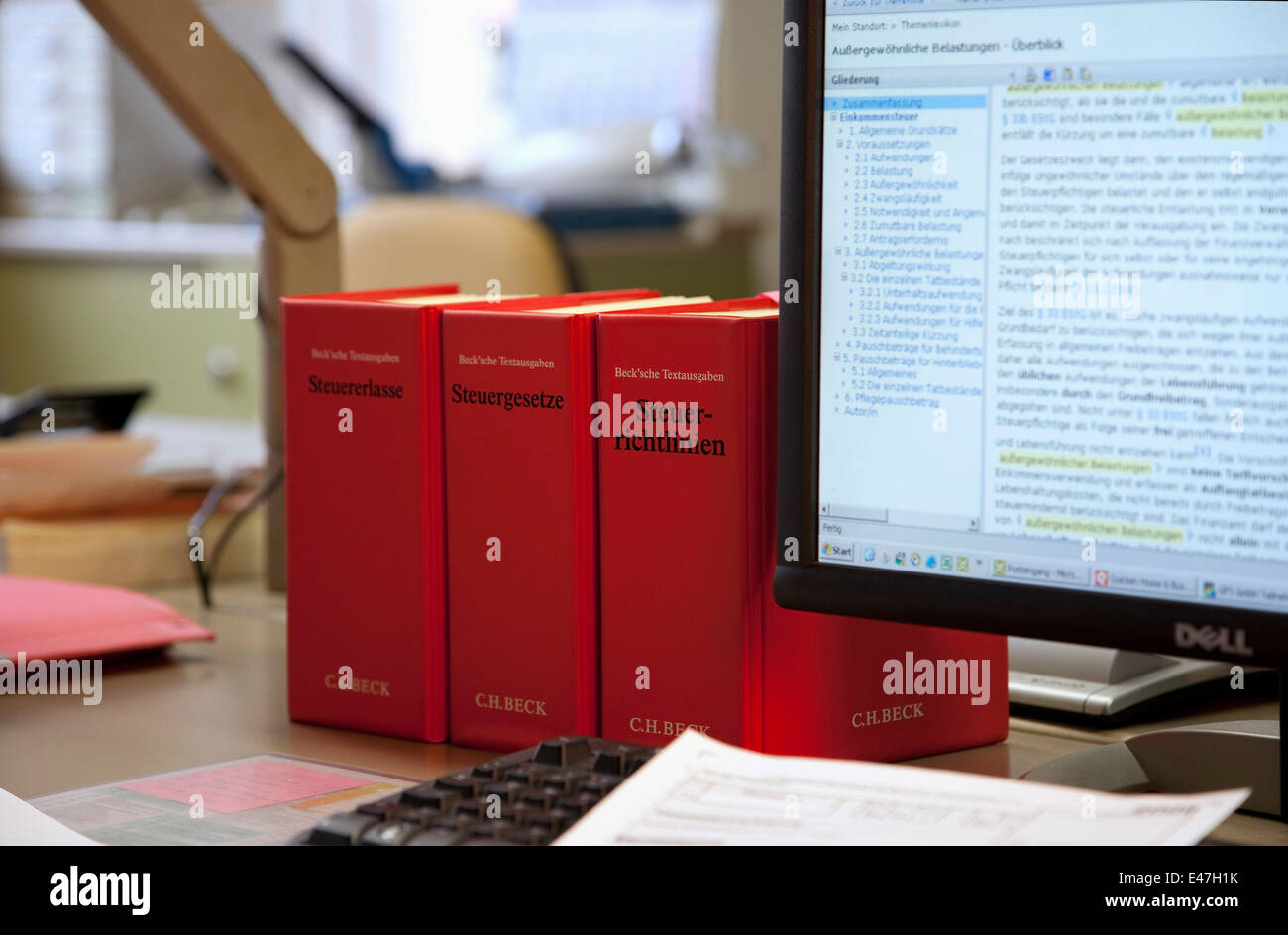 Computer workstation hi-res stock photography and images - Alamy