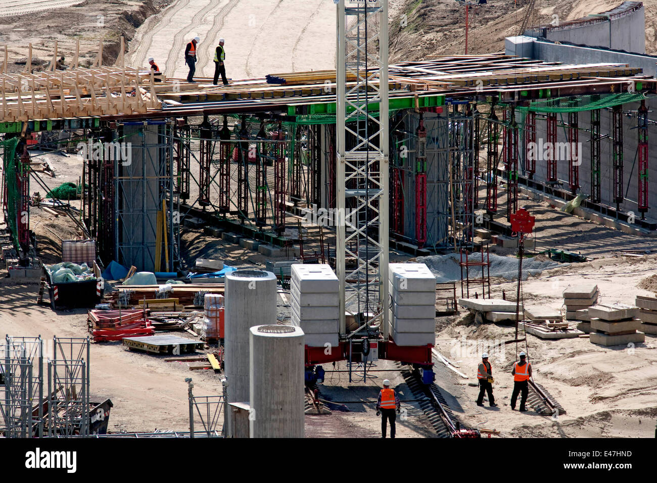 Air terminal construction hi-res stock photography and images - Alamy
