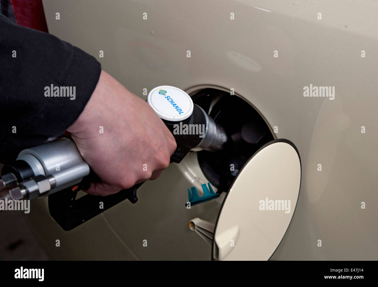 Cng natural gas filling station hi-res stock photography and images - Alamy
