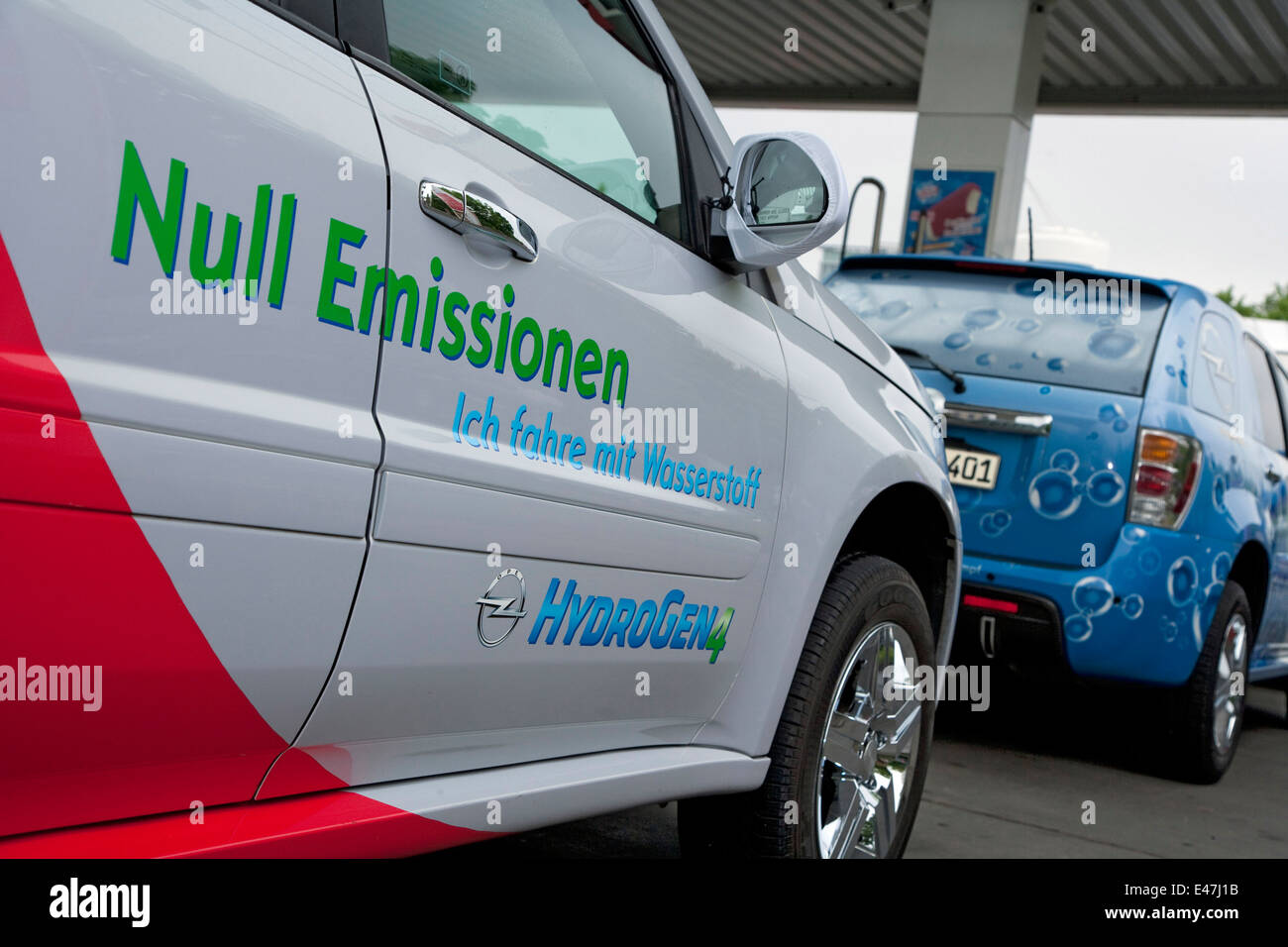 Hydrogen cars hi-res stock photography and images - Alamy