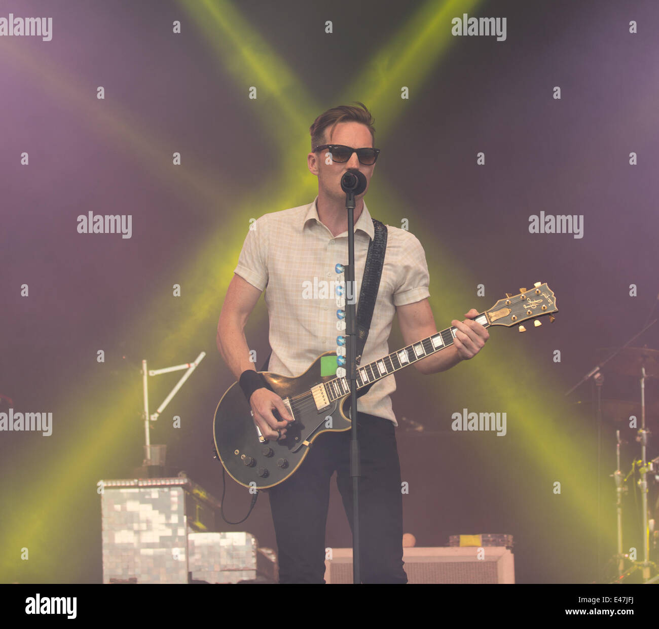 Great Tew, UK. 04th July, 2014. The Feeling, lead singer Dan Gillespie ...