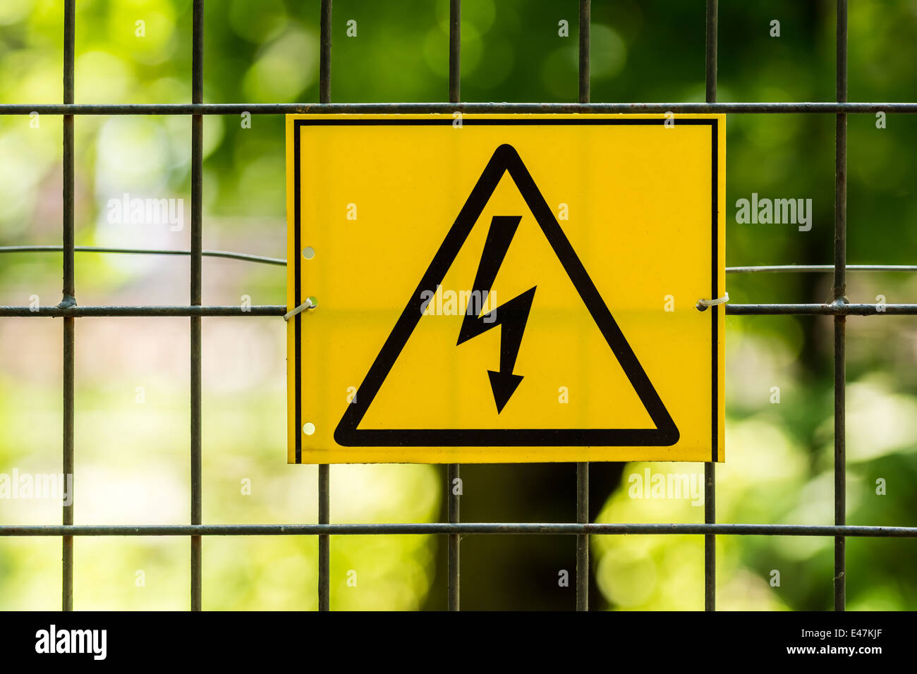 Danger High Voltage Electric Fence Warning Sign Stock Photo - Alamy