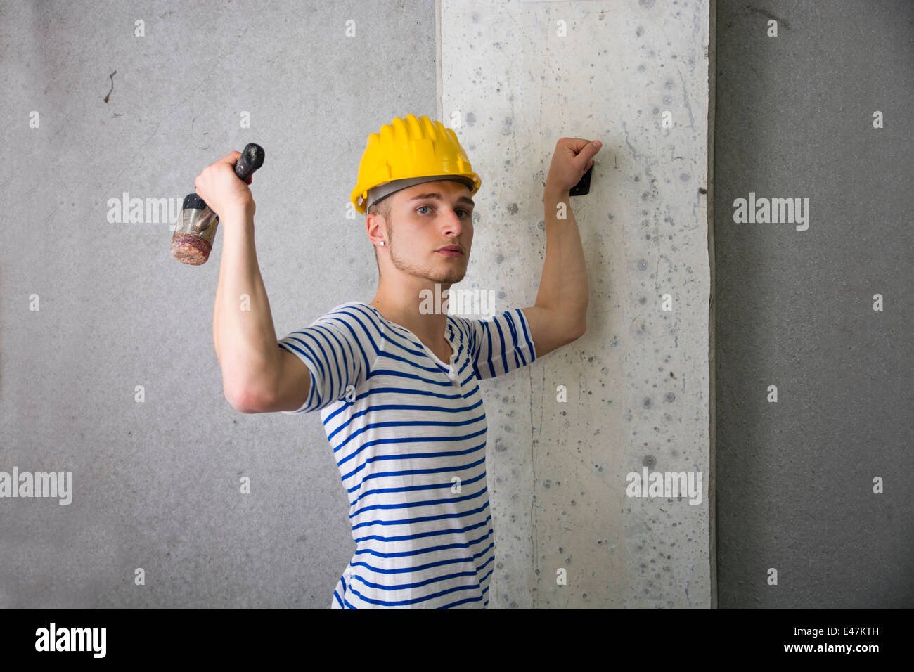 Construction worker with hammer hi-res stock photography and images - Alamy
