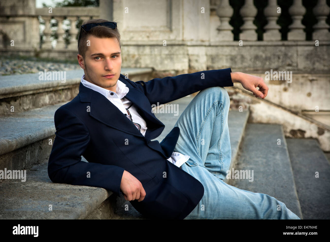 Sitting on step outside outdoors hi-res stock photography and images ...