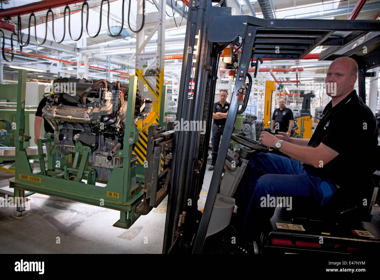 One Millionth Mercedes-Benz V6 diesel engine Stock Photo - Alamy