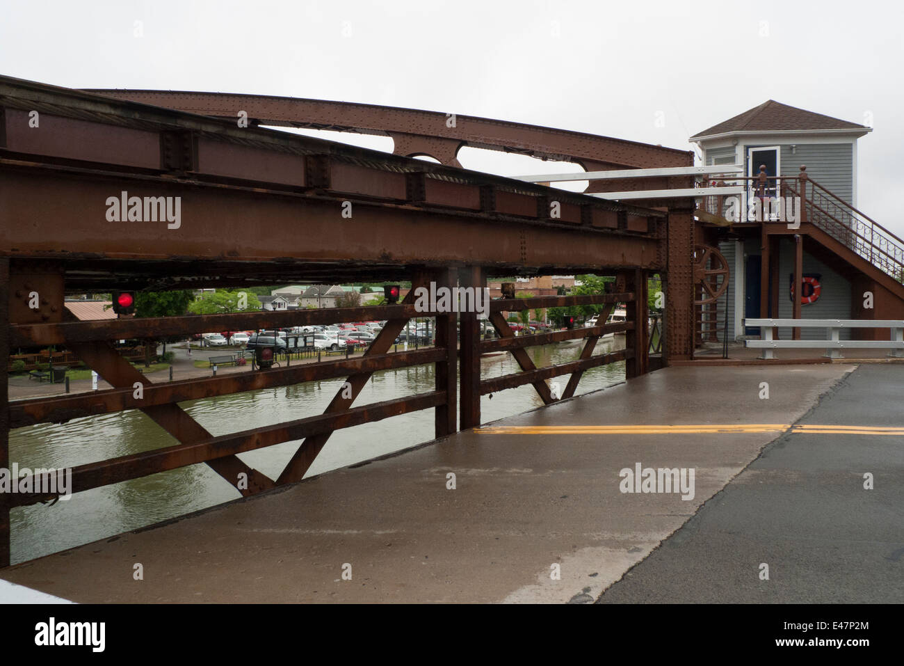 Lift up bridge hi-res stock photography and images - Alamy
