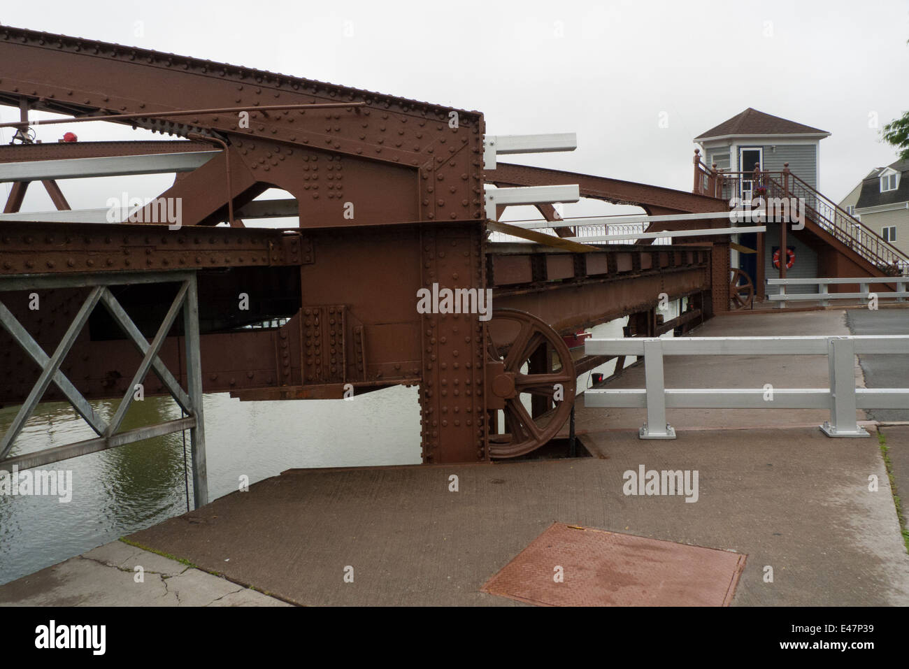 Lift bridge rising Stock Photo - Alamy