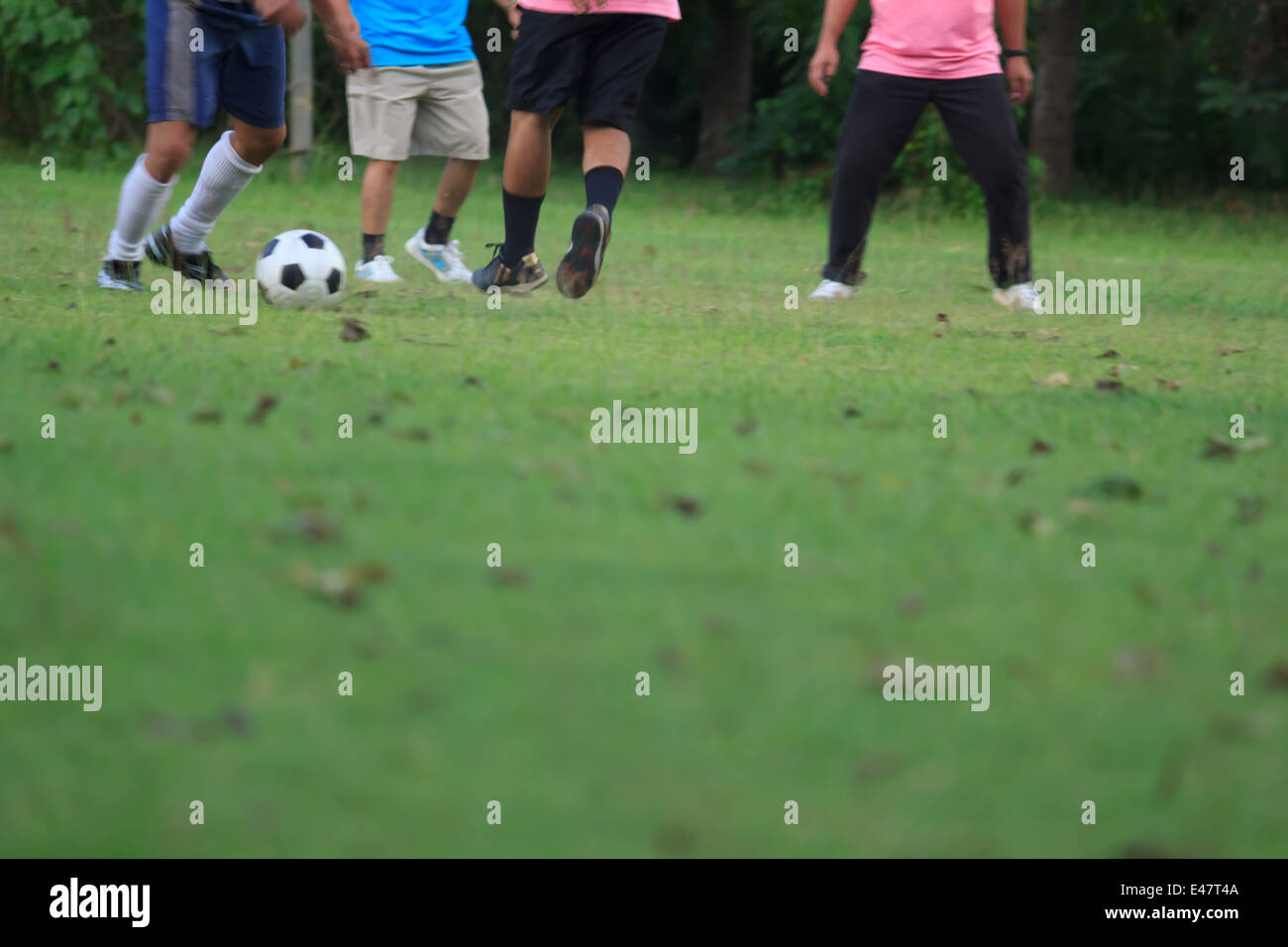 People playing football Stock Photo - Alamy