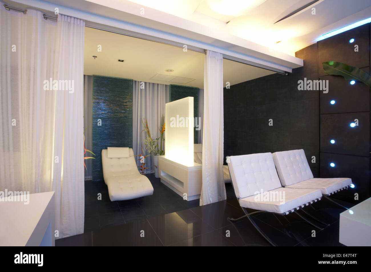 Architecture saloon hi-res stock photography and images - Alamy