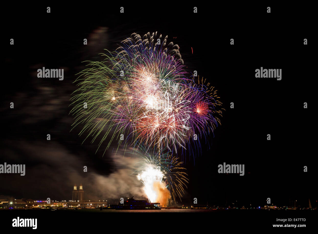 Navy pier chicago fireworks hi-res stock photography and images - Alamy