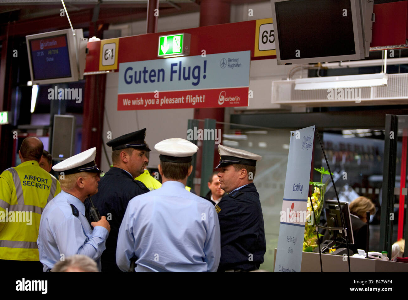Federal police officers hi-res stock photography and images - Alamy