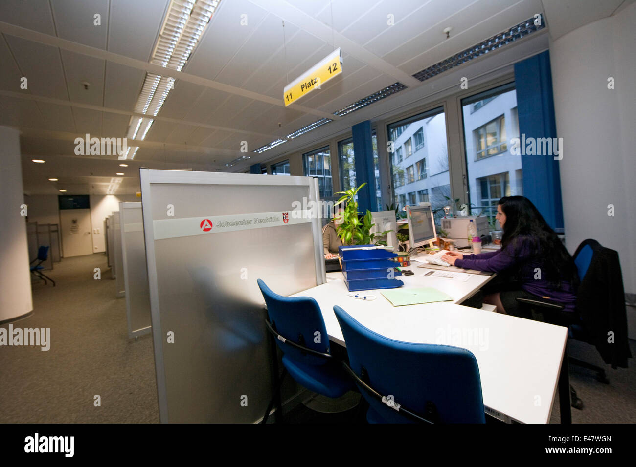 Center placement hi-res stock photography and images - Alamy