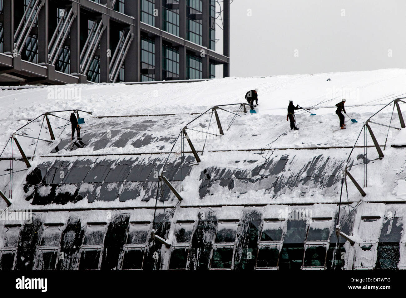 Snow weather station hi-res stock photography and images - Alamy