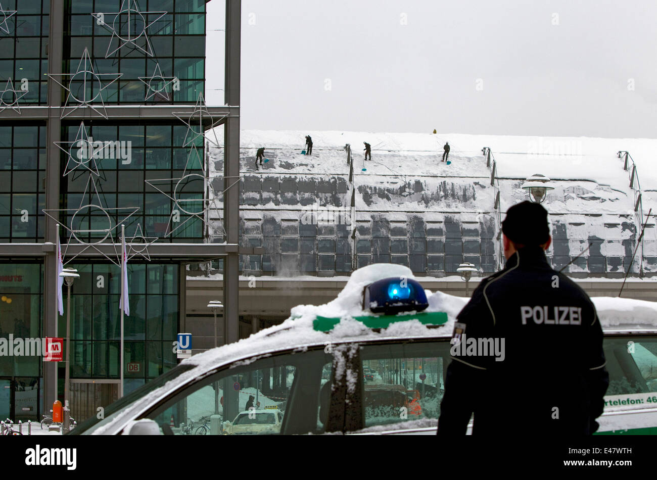 Snow removal at the main station Stock Photo - Alamy