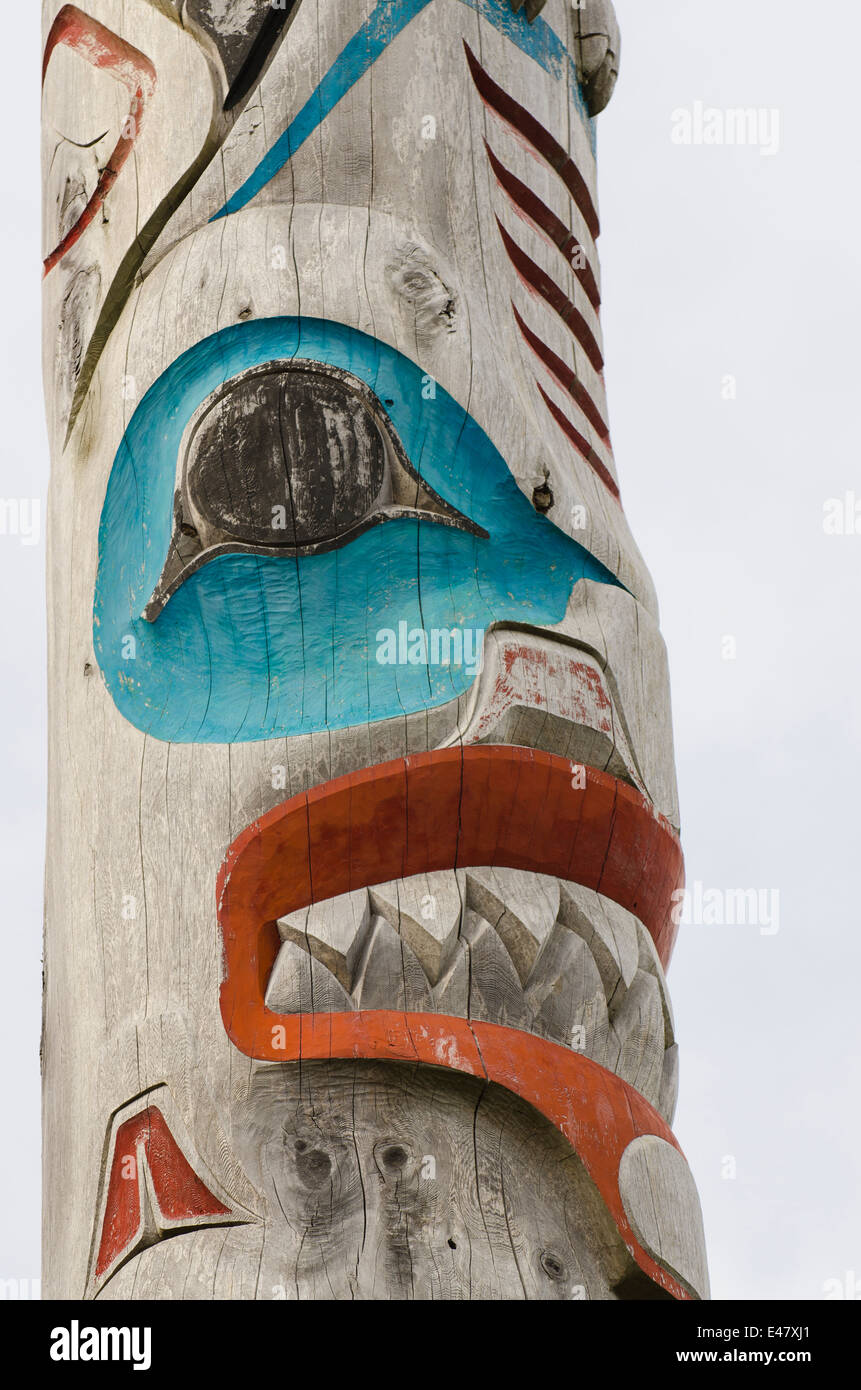 Totem poles haida gwaii hi-res stock photography and images - Alamy