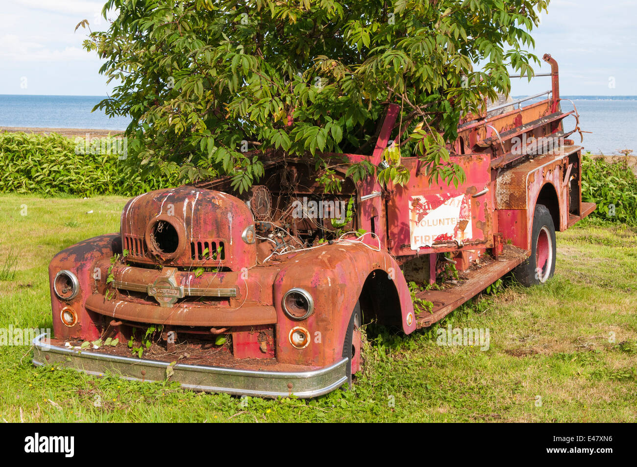 Red fire engine hi-res stock photography and images - Alamy