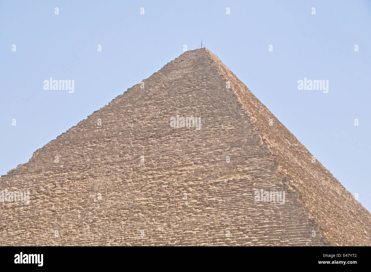 Pyramid corners hi-res stock photography and images - Alamy