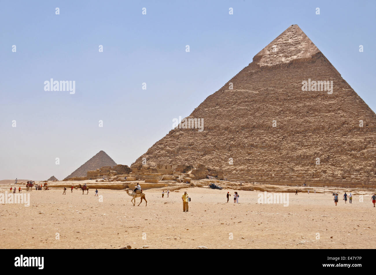 Tourists visitors ancient giza hi-res stock photography and images - Alamy