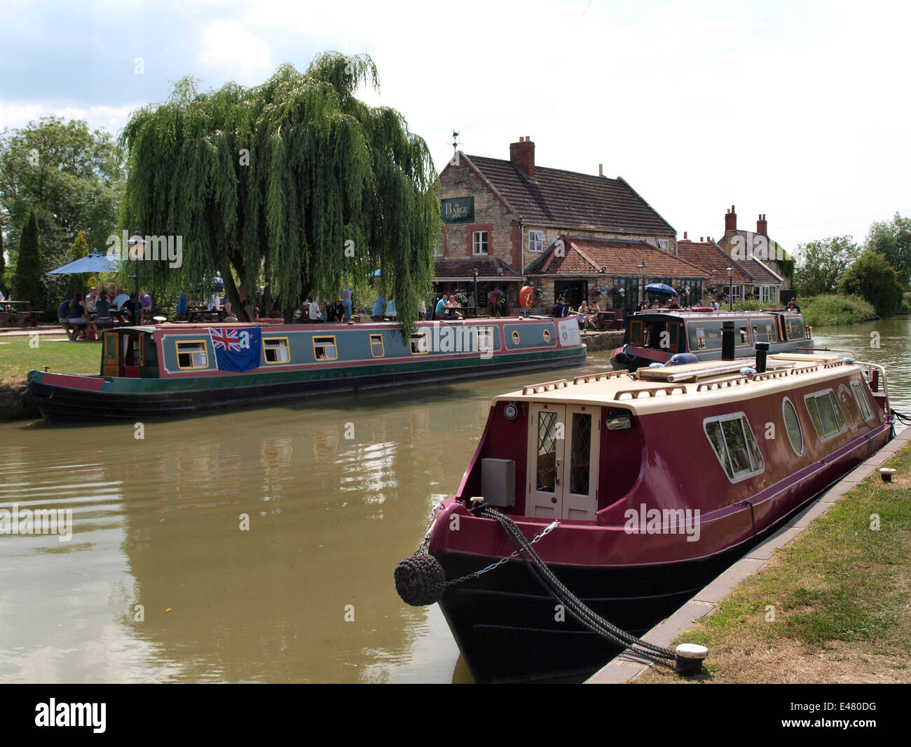The Barge Inn on the Kennet and Avon Canal, Honeystreet, Devizes ...