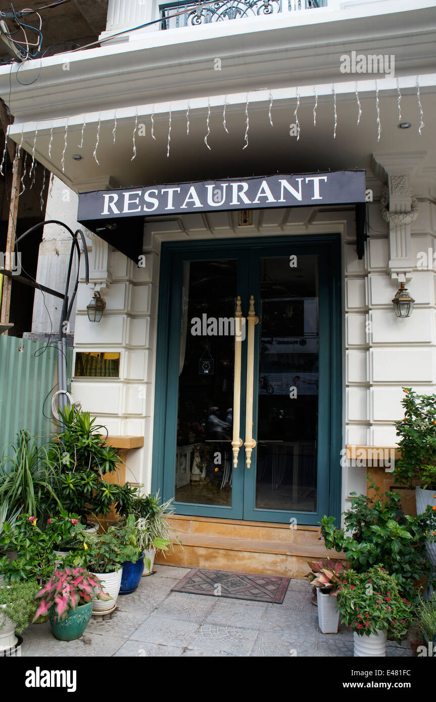 Restaurant entrance hi-res stock photography and images - Alamy
