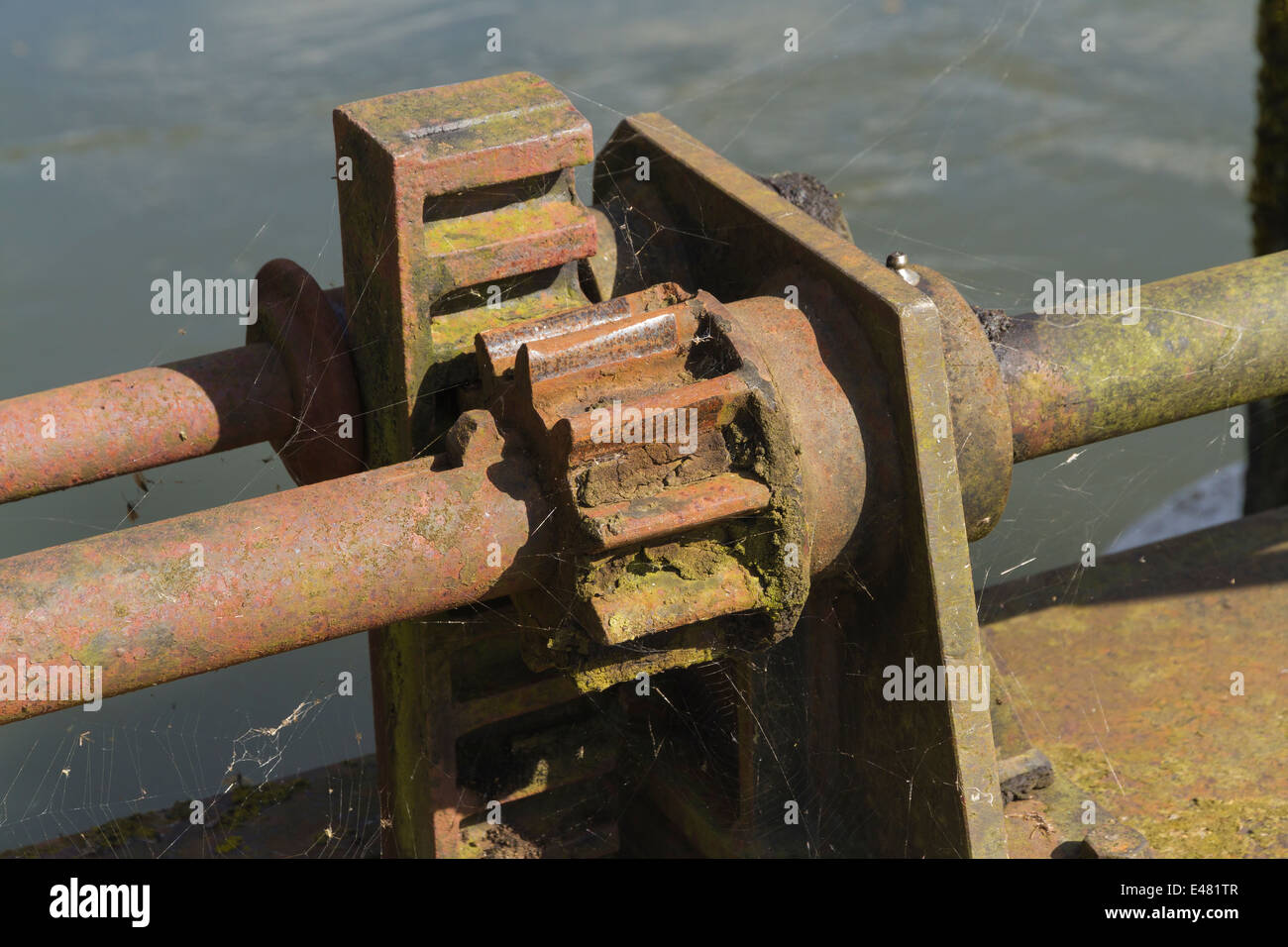 Close up of rusty iron rack and pinion on old weir Stock Photo - Alamy