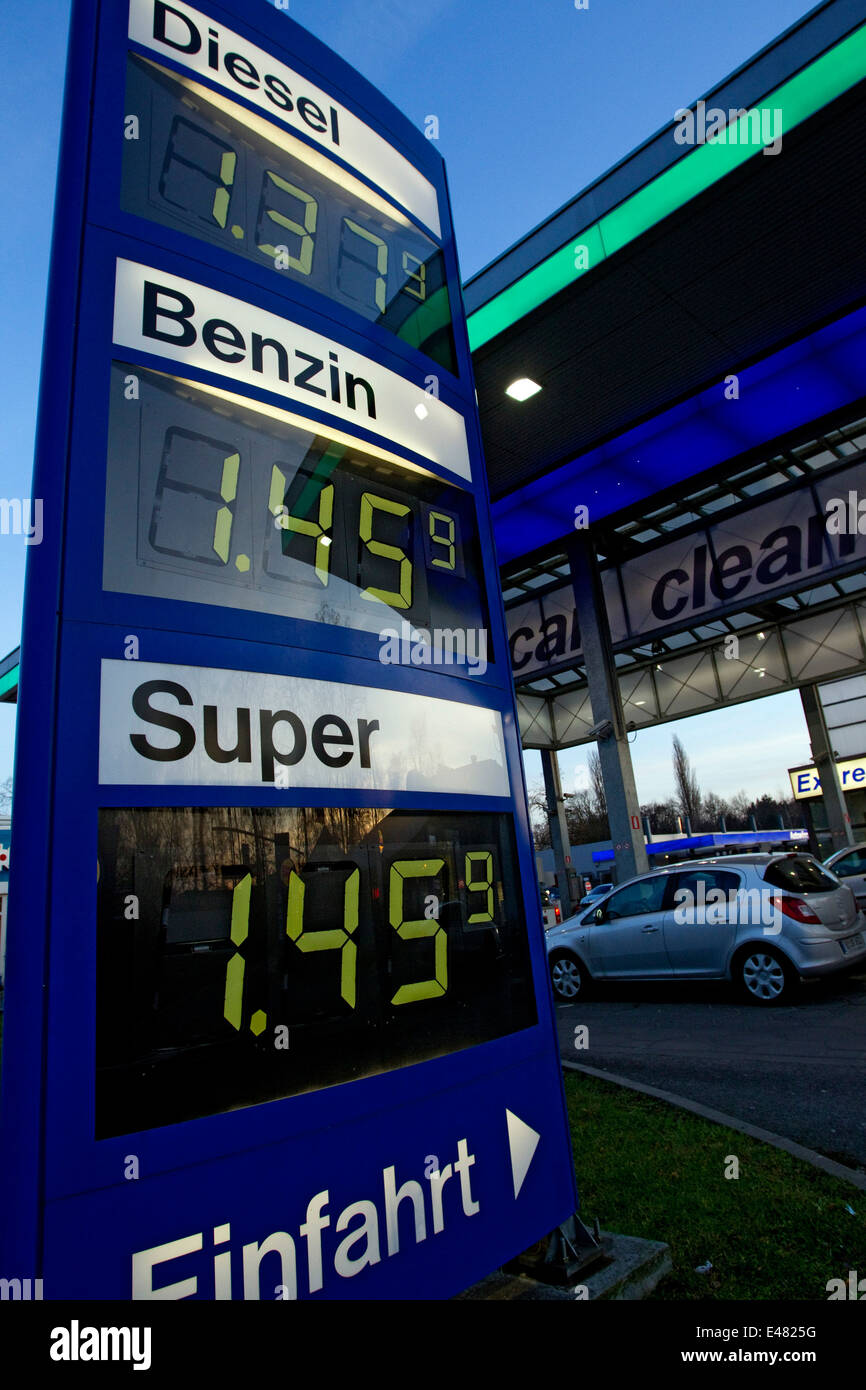 Petrol station indicator hi-res stock photography and images - Alamy