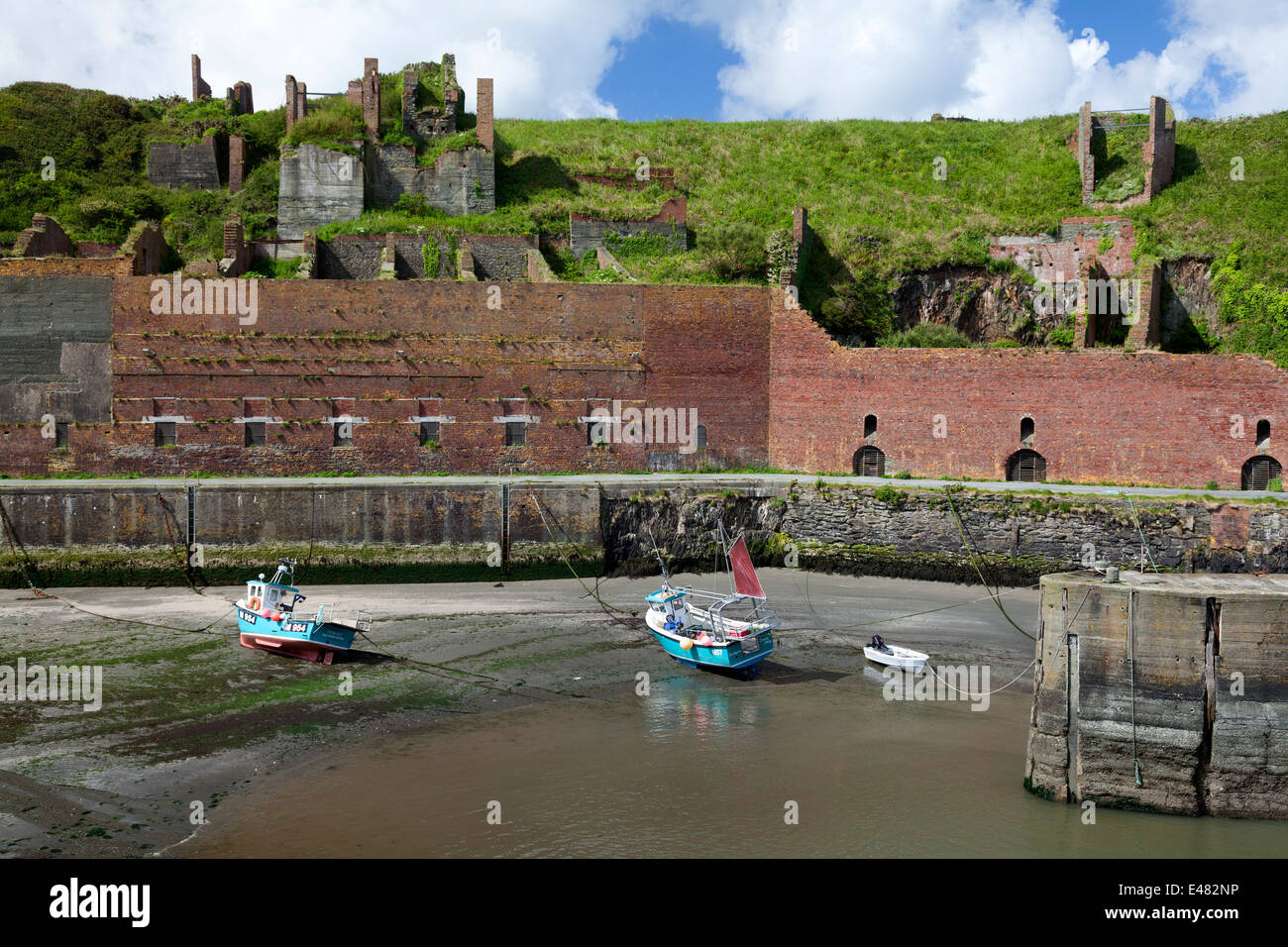 The harbour, Porthgain, Pembrokeshire Stock Photo - Alamy
