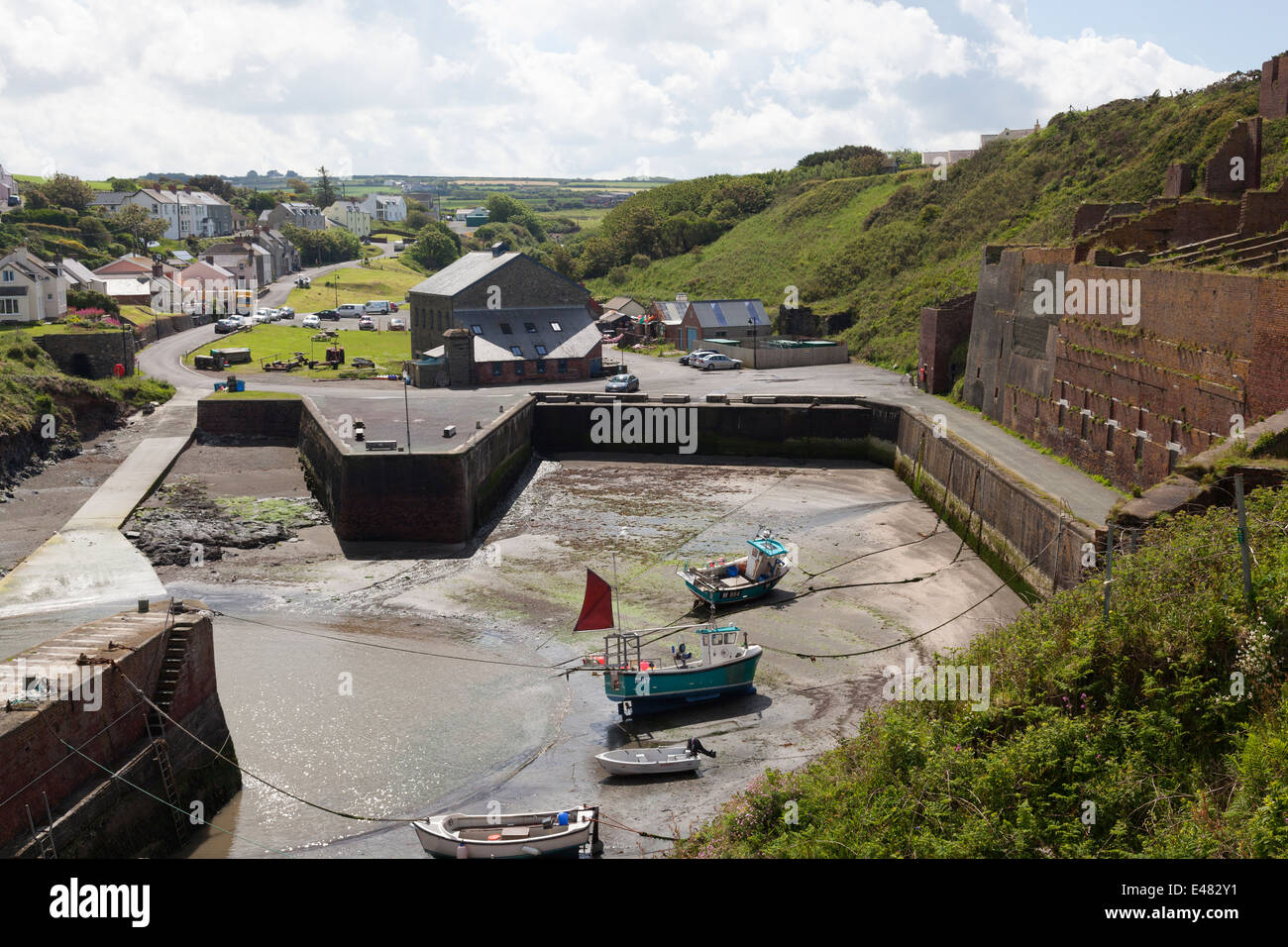 Porthgain pembrokeshire hi-res stock photography and images - Alamy
