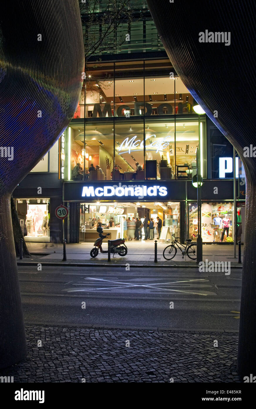 Mac chain hi-res stock photography and images - Alamy